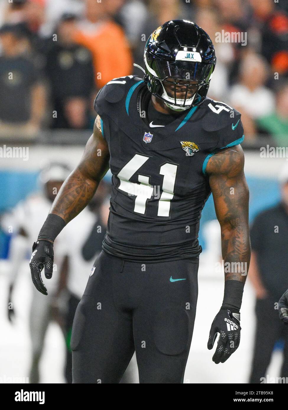 Jacksonville, FL, USA. 4th Dec, 2023. Jacksonville Jaguars linebacker ...