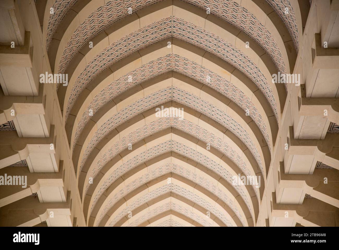 Low angle view of the patterned arched ceiling inside the Sultan Qaboos ...