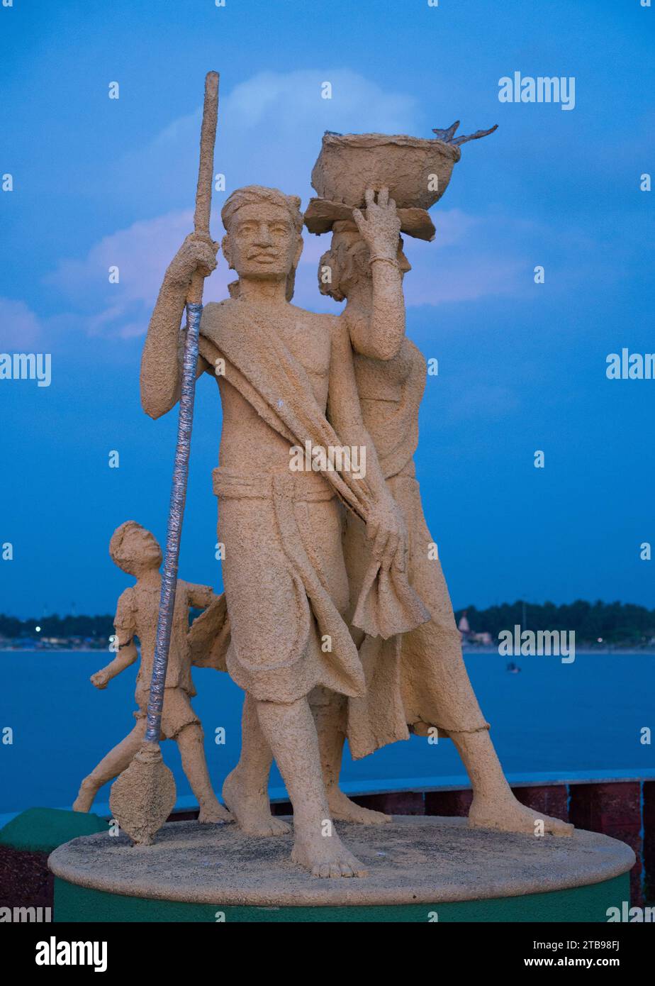 Life statue hi-res stock photography and images - Alamy