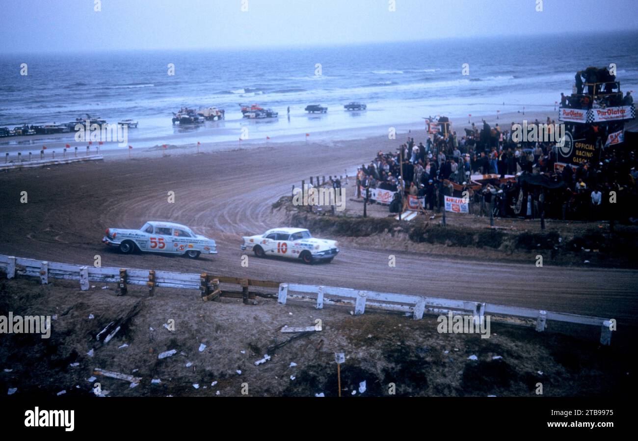 DAYTONA BEACH, FL - FEBRUARY 26: Junior Johnson in the Pontiac #55 car ...