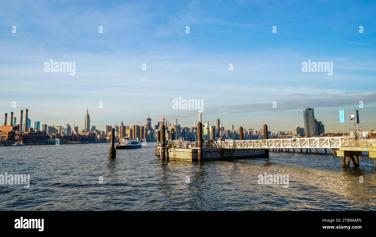 New York City skylines with the famous Empire State Building during a ...