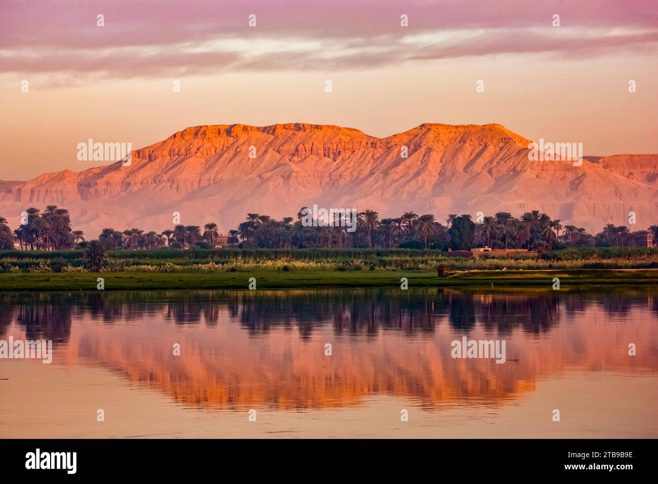 Arid landscape valley kings hi-res stock photography and images - Alamy