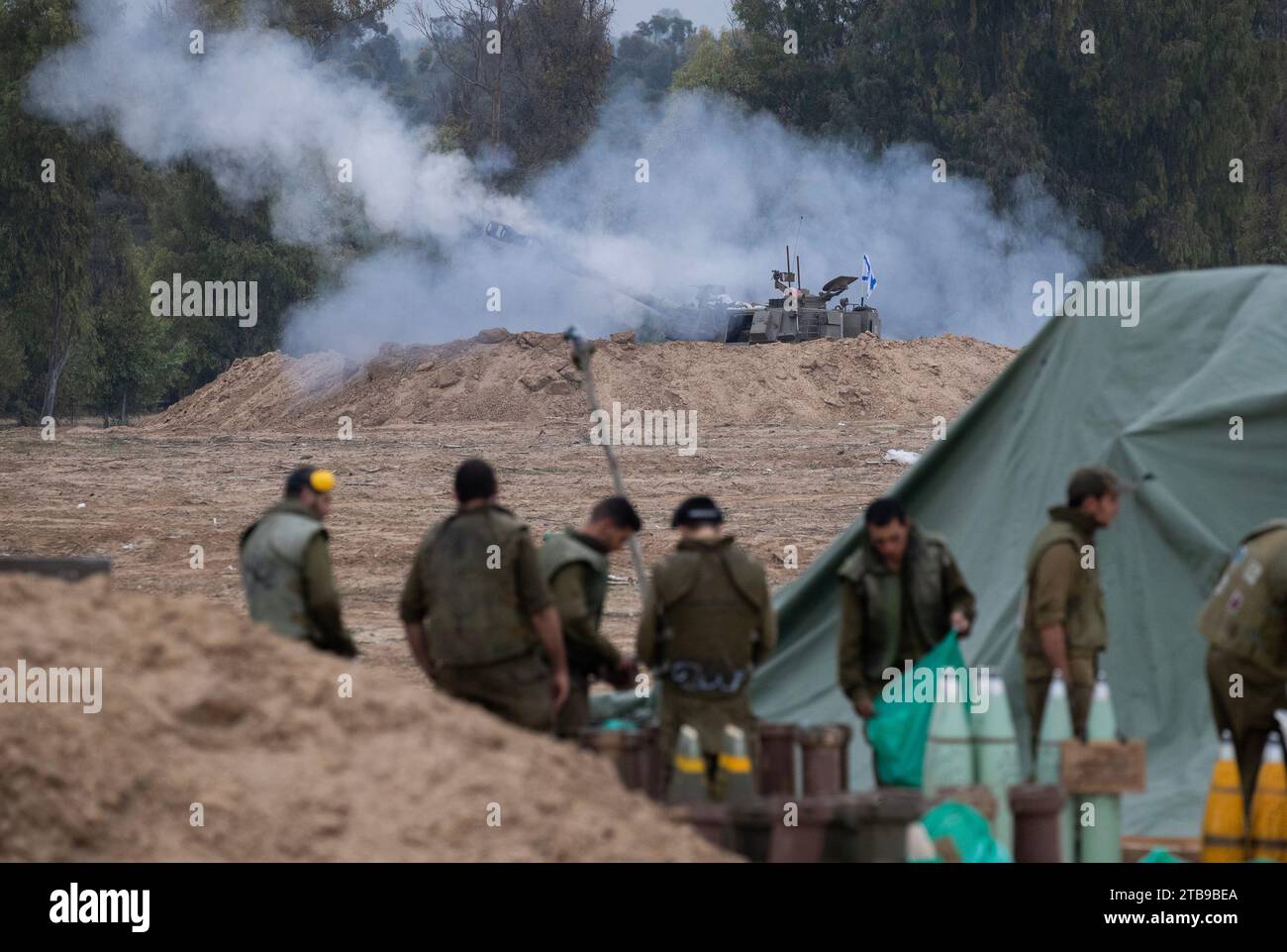 Southern Israel Israel 05th Dec 2023 Israeli Soldiers Fire A 155mm