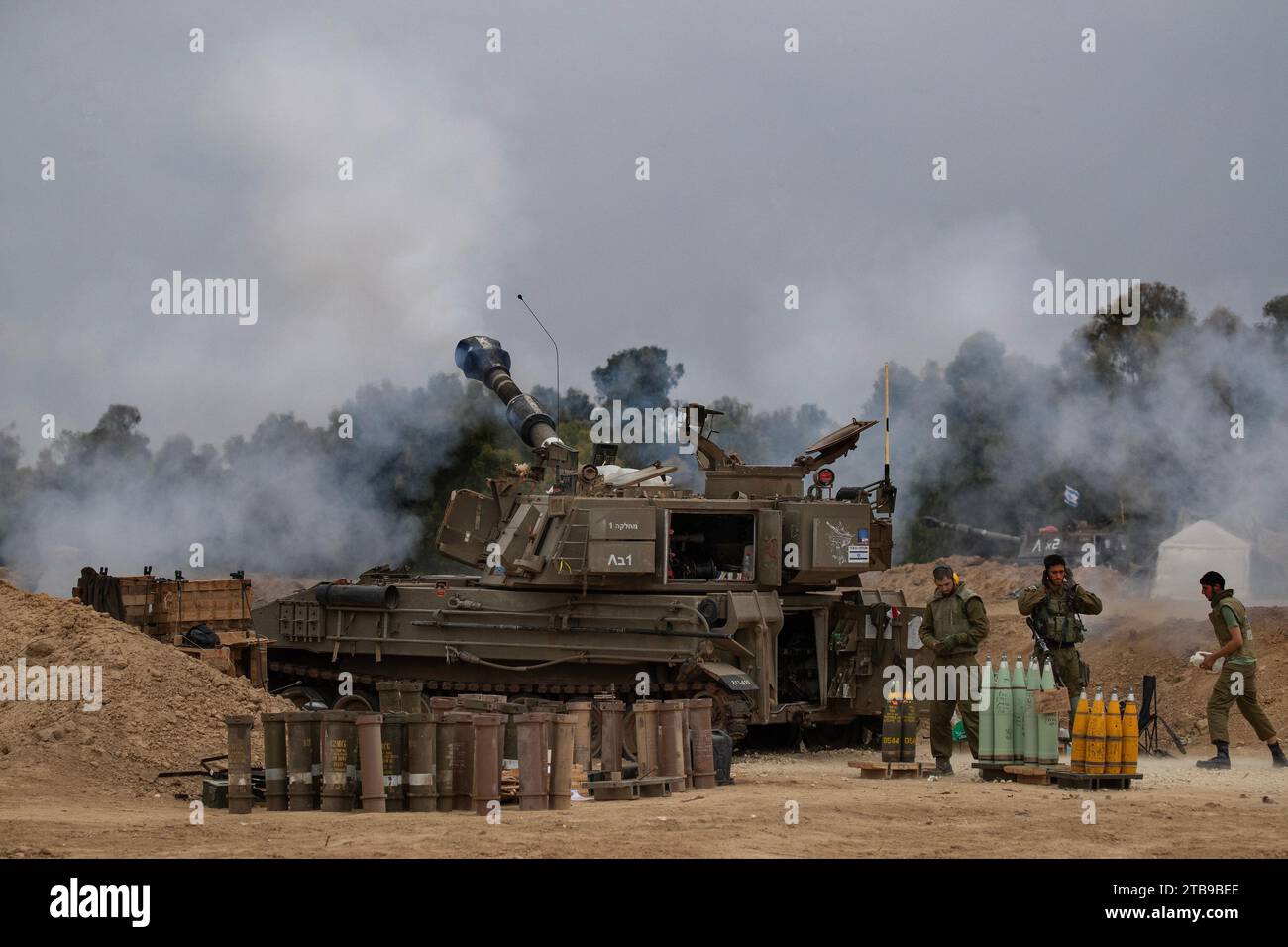Israel gaza hamas war howitzer 155 hi-res stock photography and images ...