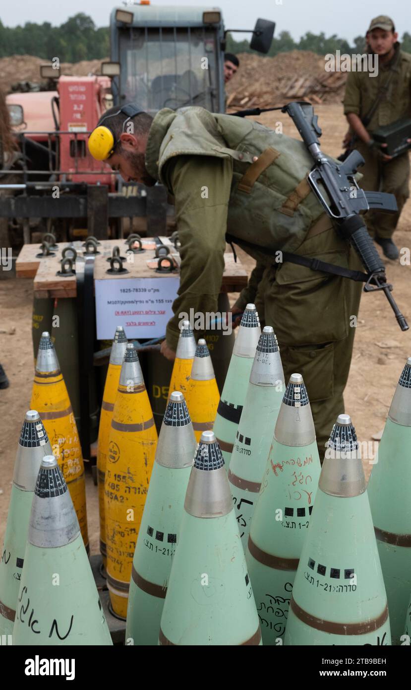 Southern Israel, Israel. 05th Dec, 2023. Israeli soldiers prepare a new ...