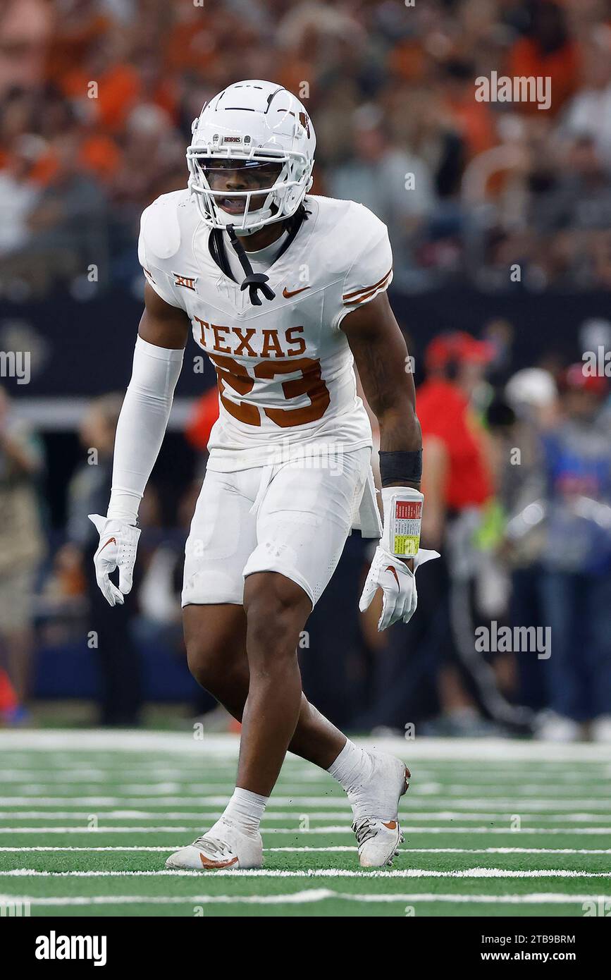Texas defensive back Jahdae Barron (23) lines up before the snap during ...