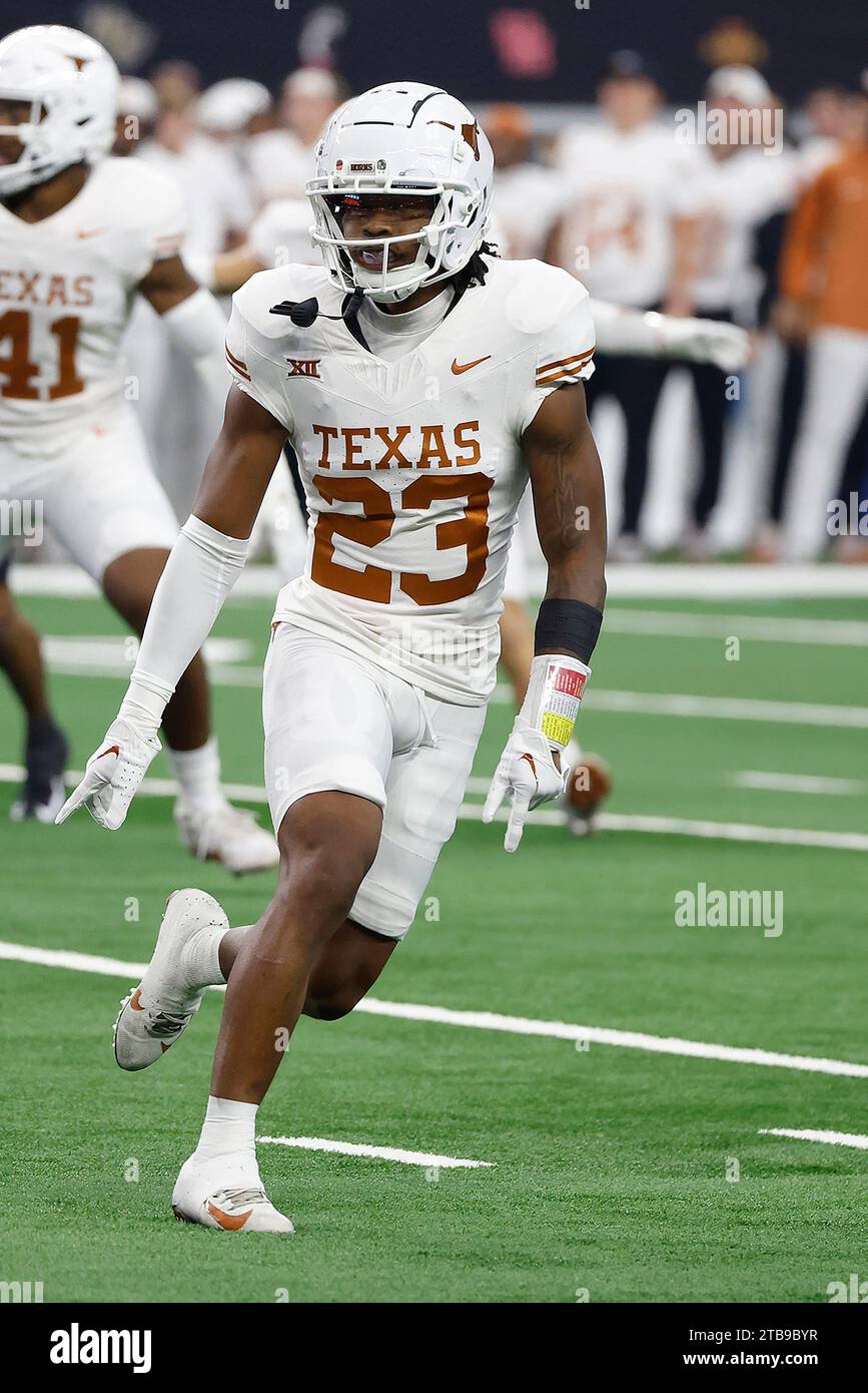 Texas defensive back Jahdae Barron (23) reacts during the first half of ...