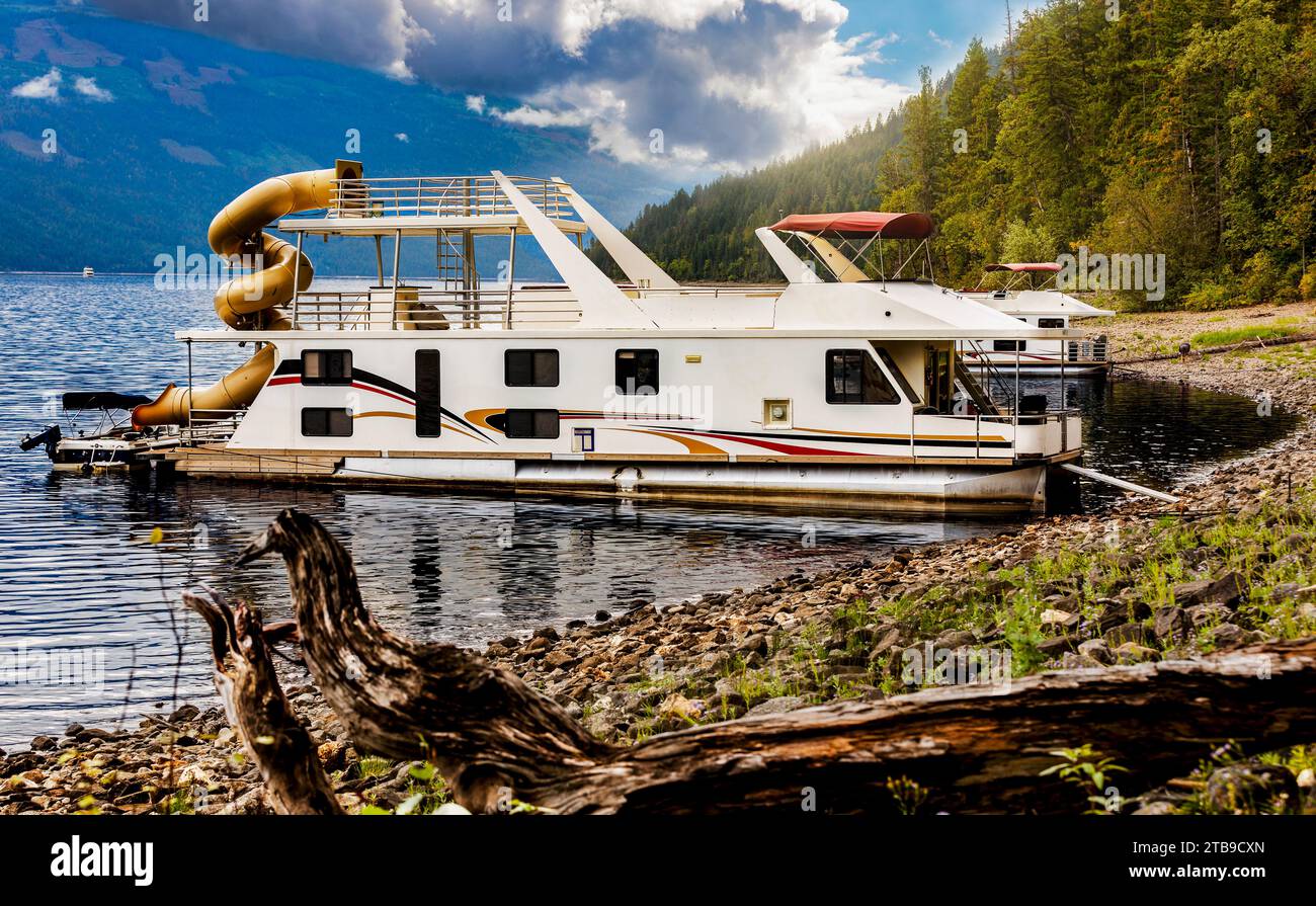 Shuswap lake british columbia hi-res stock photography and images - Alamy
