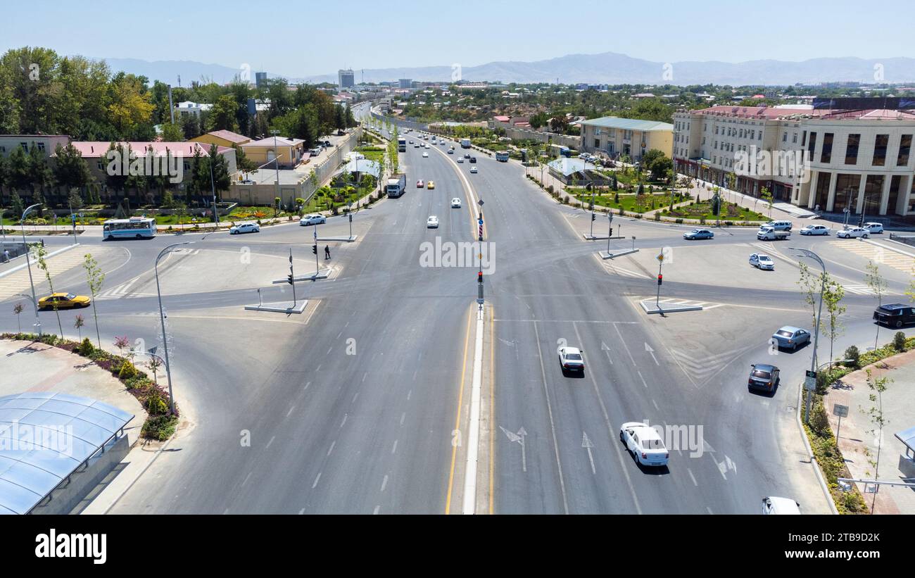 Samarkand uzbekistan roads hi-res stock photography and images - Alamy