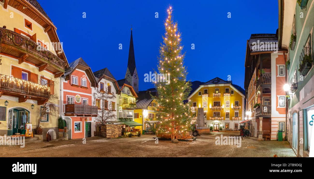 Panorama of Christmas Market Square of Hallstatt mountain village in ...