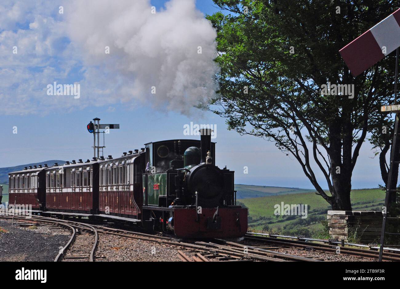 Steam locomotive "Isaac" pulling into Woody Bay station after a short ...