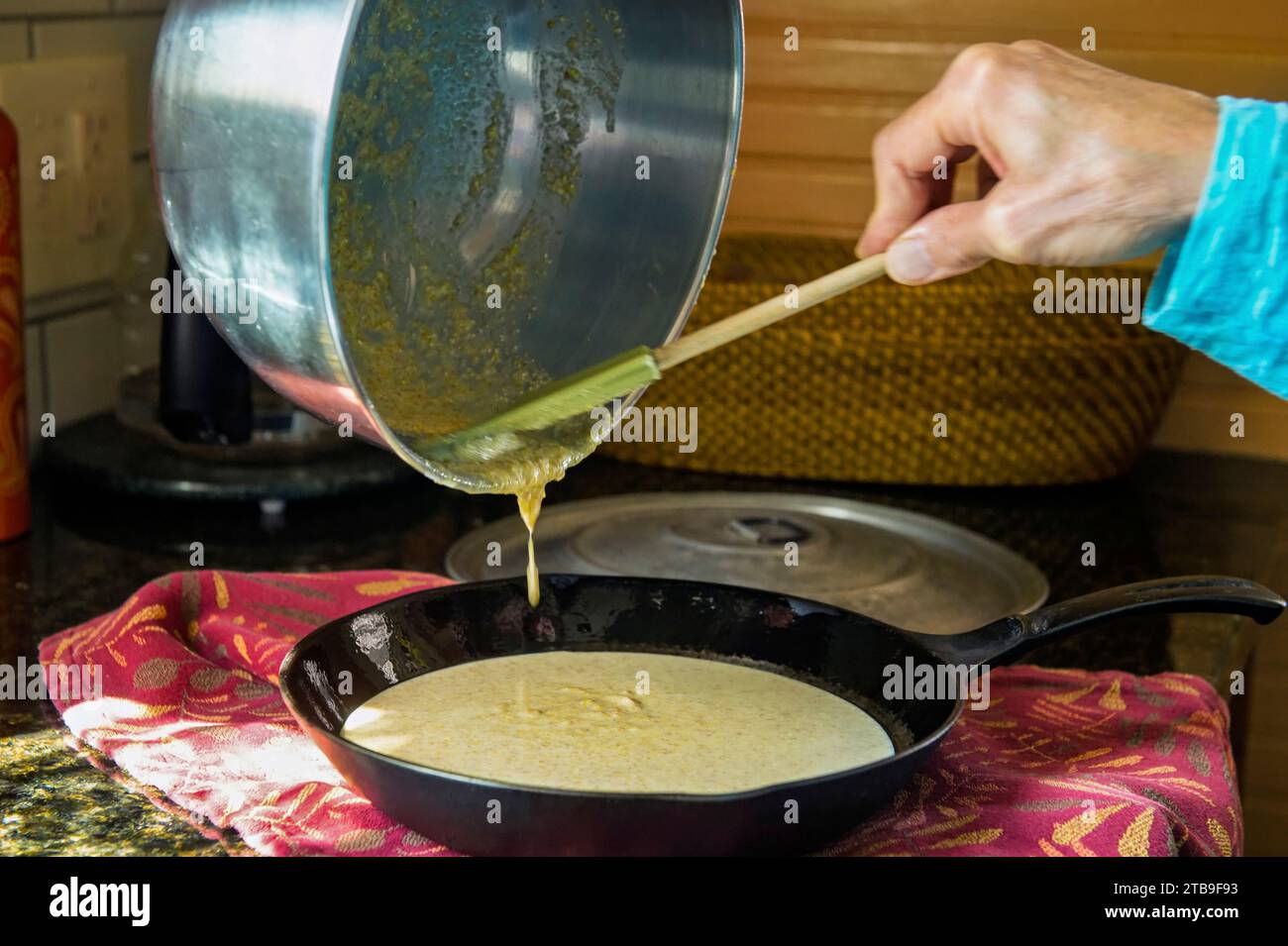 Dripping pan hi-res stock photography and images - Alamy