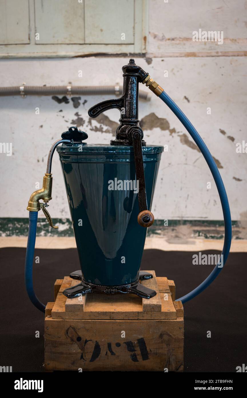 oil can or bucket with mechanical manual pump dispenser Stock Photo - Alamy