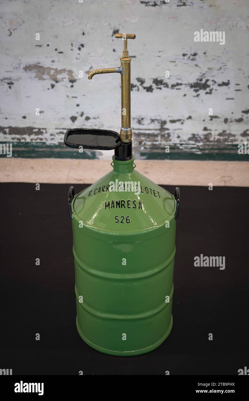 Mechanical lubrication hi-res stock photography and images - Alamy