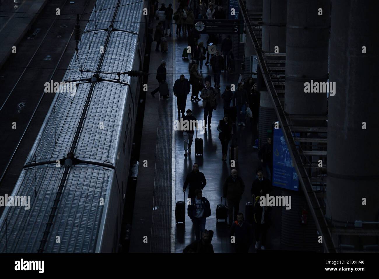 Several travelers on the occasion of the December long weekend ...