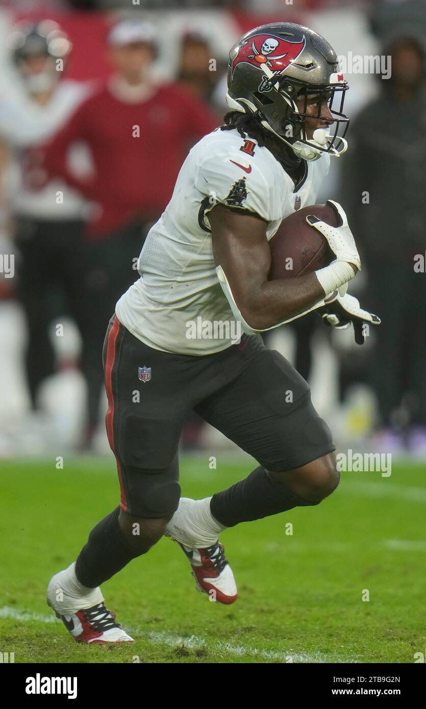 Tampa Bay Buccaneers running back Rachaad White (1) rushes against the ...