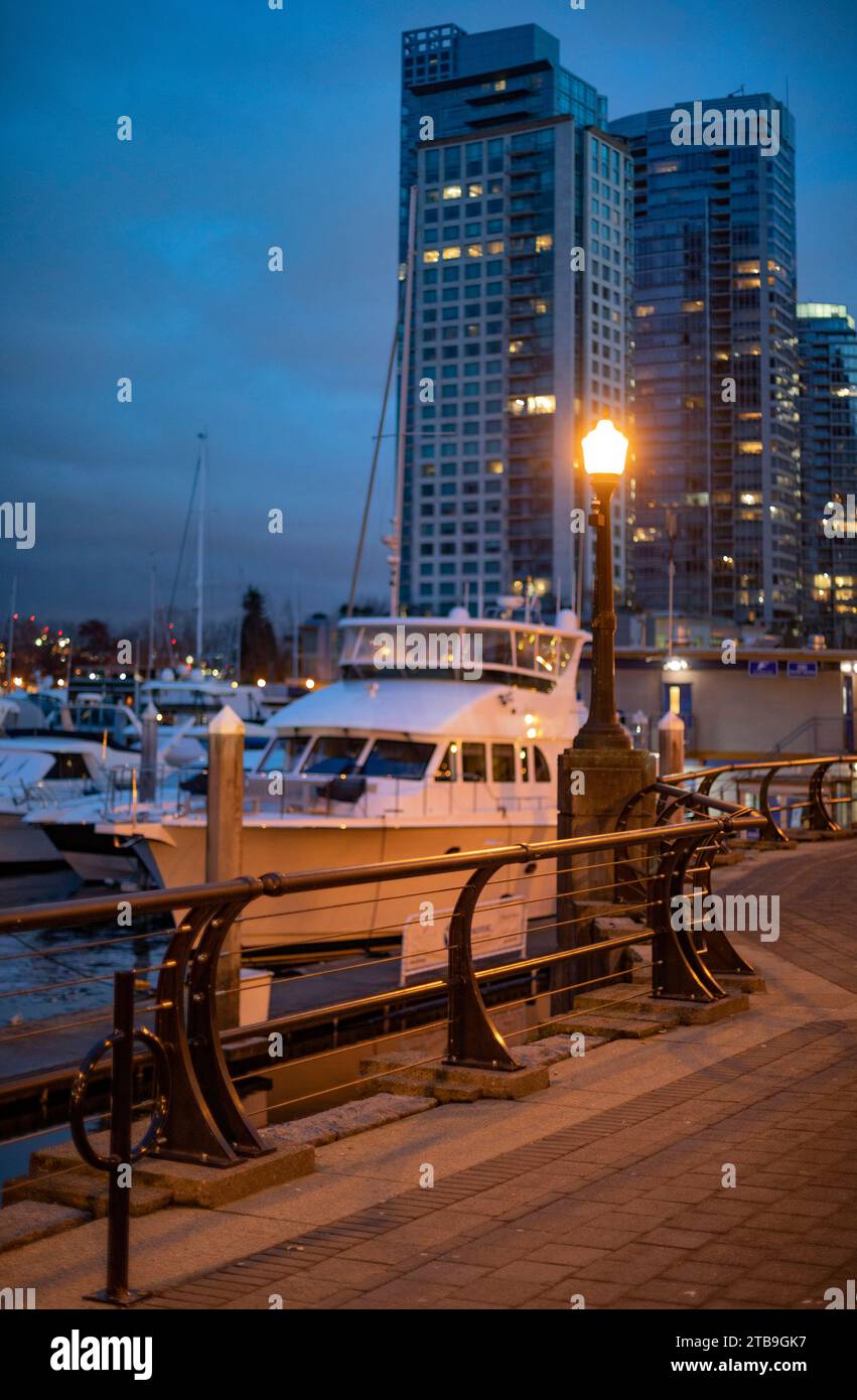 Boardwalk marina hi-res stock photography and images - Alamy