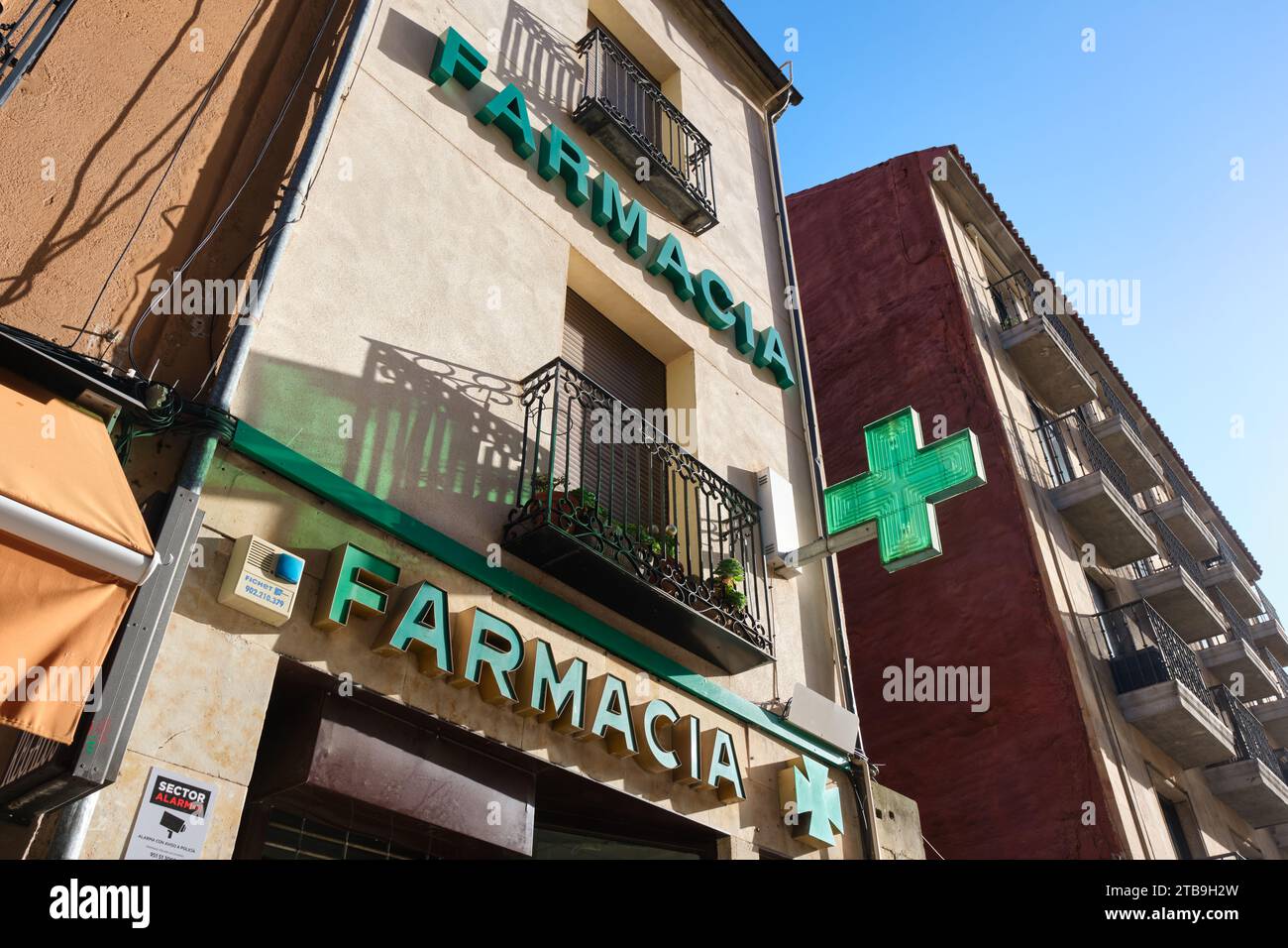 Spain pharmacy sign hi-res stock photography and images - Alamy