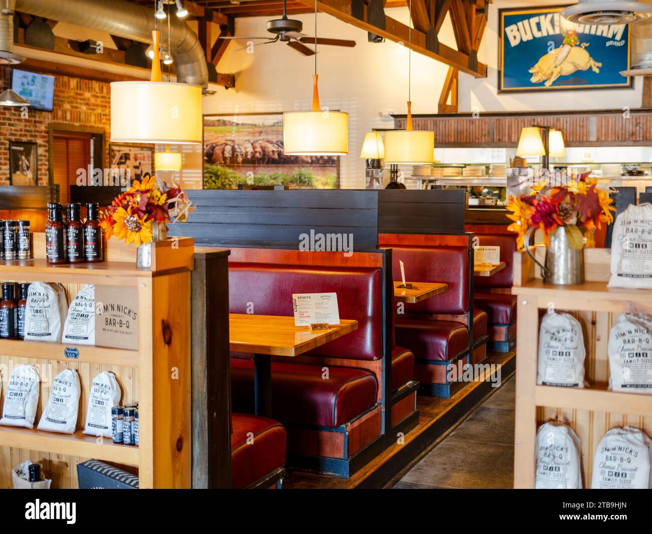 Empty restaurant hi-res stock photography and images - Alamy