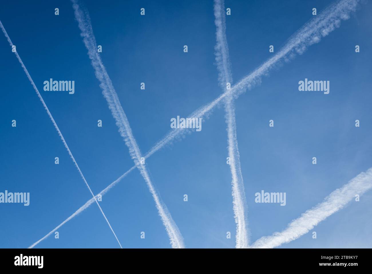 Vapour trails from aeroplane hi-res stock photography and images - Alamy