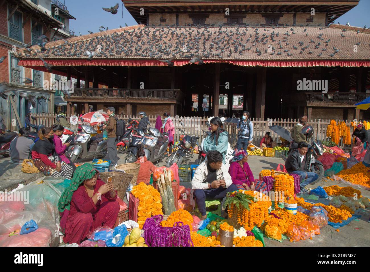 Nepal, Kathmandu, Durbar Square, Kastha Mandap, people Stock Photo - Alamy
