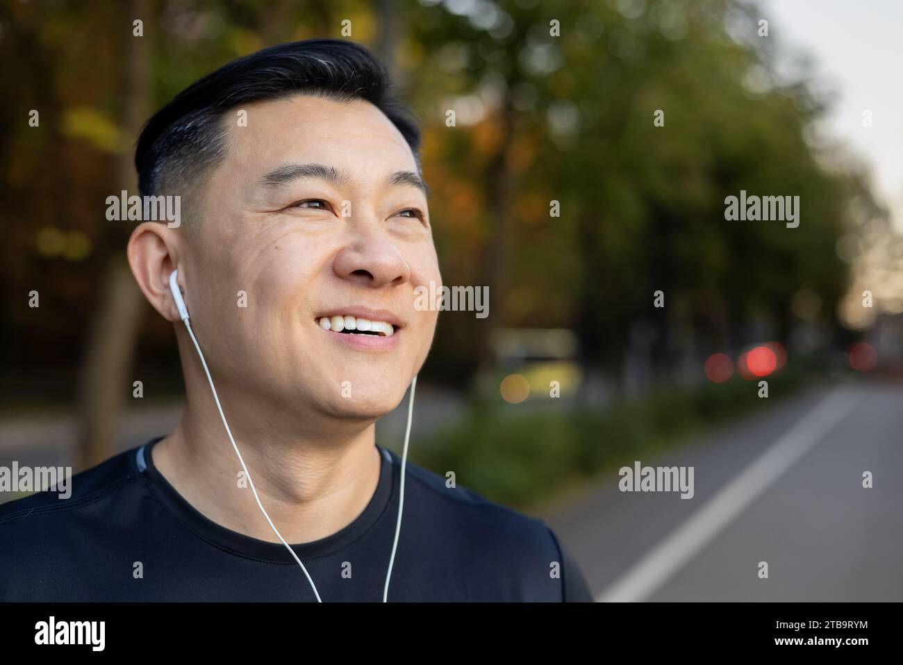 Chinese man side face close up hi-res stock photography and images - Alamy