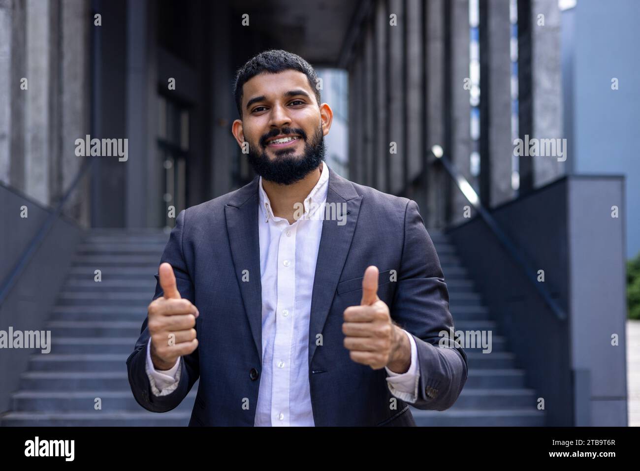 Muslim lawyer in court hi-res stock photography and images - Alamy
