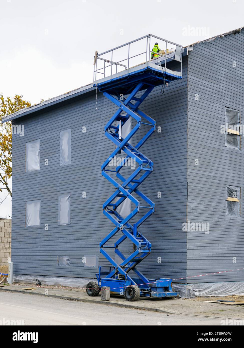 Mobile elevated work platform hi-res stock photography and images - Alamy