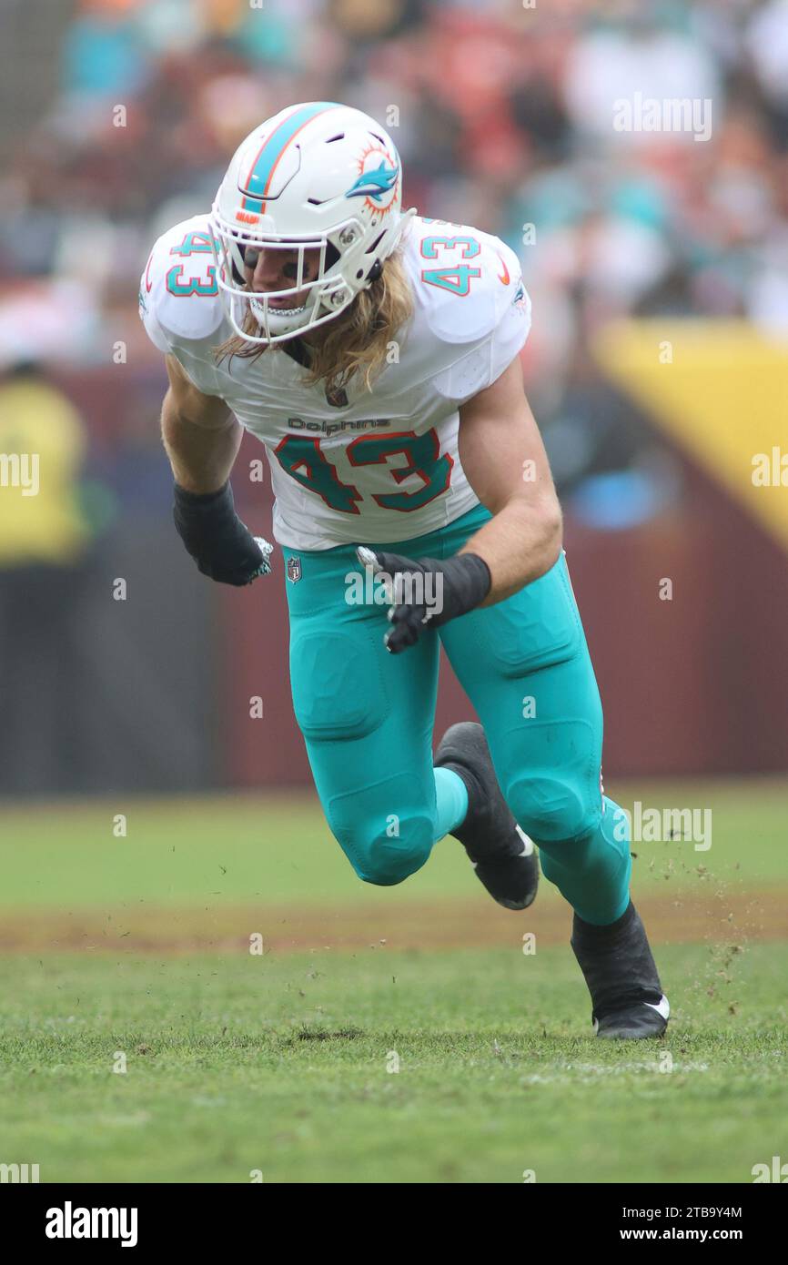 Miami Dolphins linebacker Andrew Van Ginkel (43) runs during an NFL ...