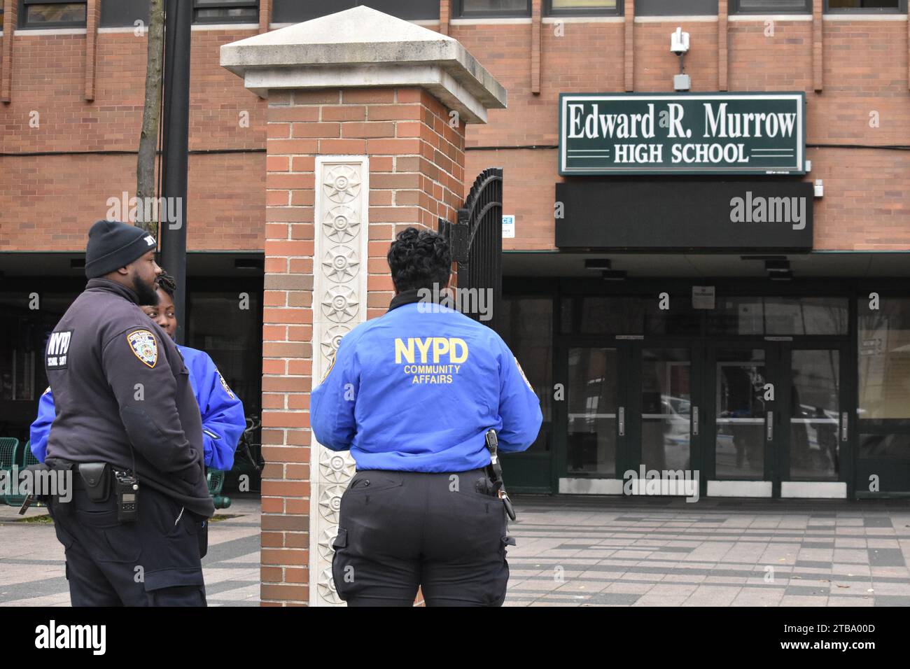 Brooklyn, United States. 05th Dec, 2023. Officers stand watch outside ...