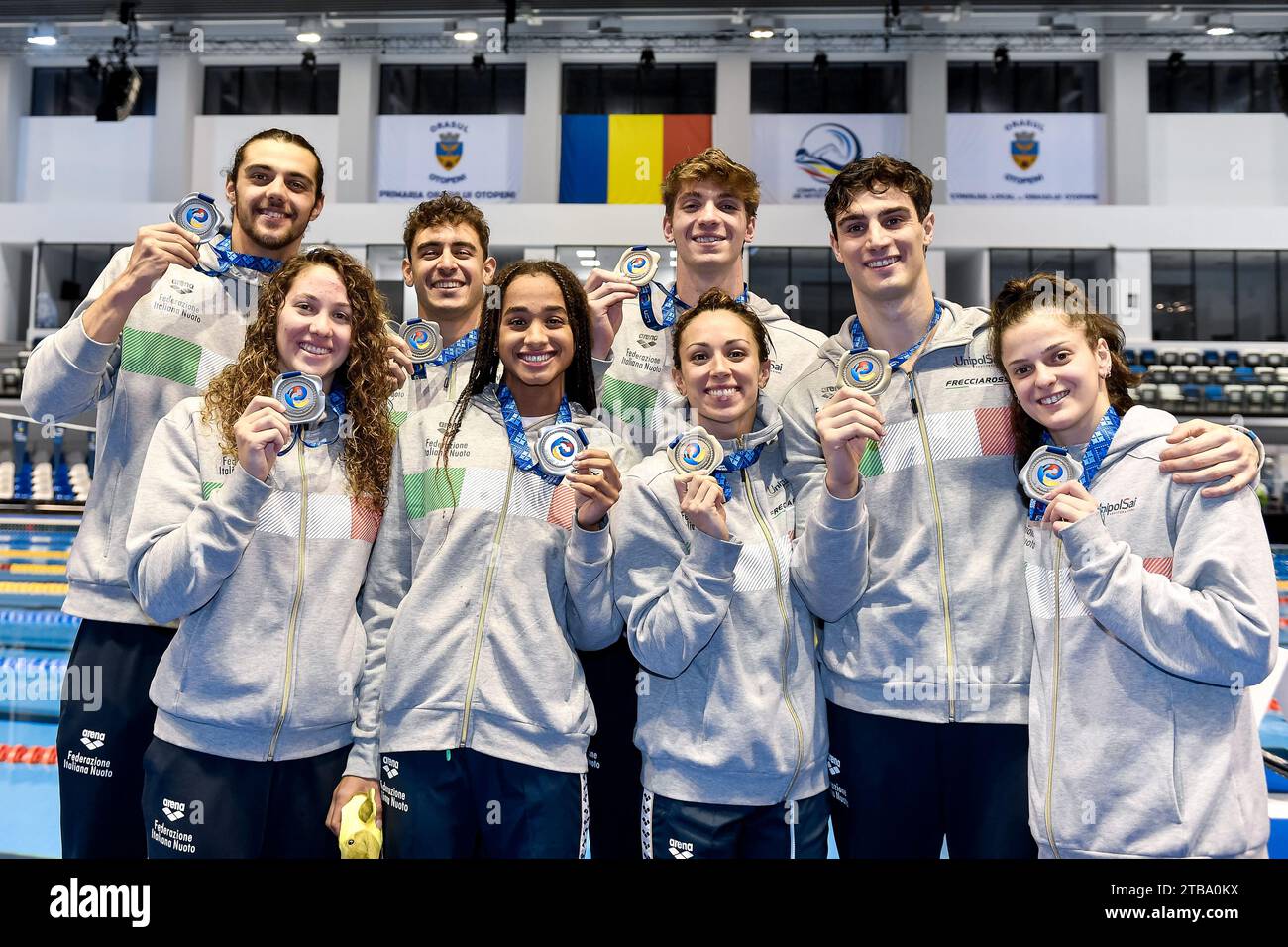 4x50m freestyle relay men and women hi-res stock photography and images ...
