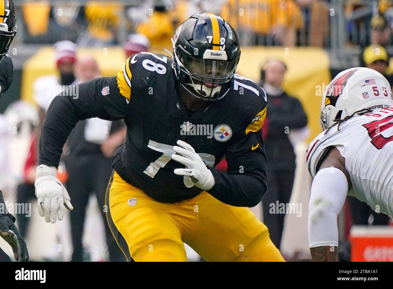 Pittsburgh Steelers guard James Daniels (78) plays during the first ...
