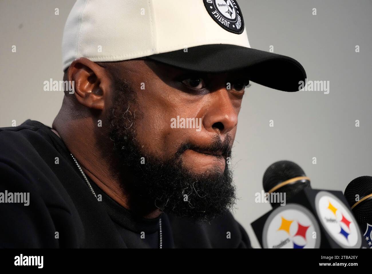 Pittsburgh Steelers head coach Mike Tomlin meets with reporters ...
