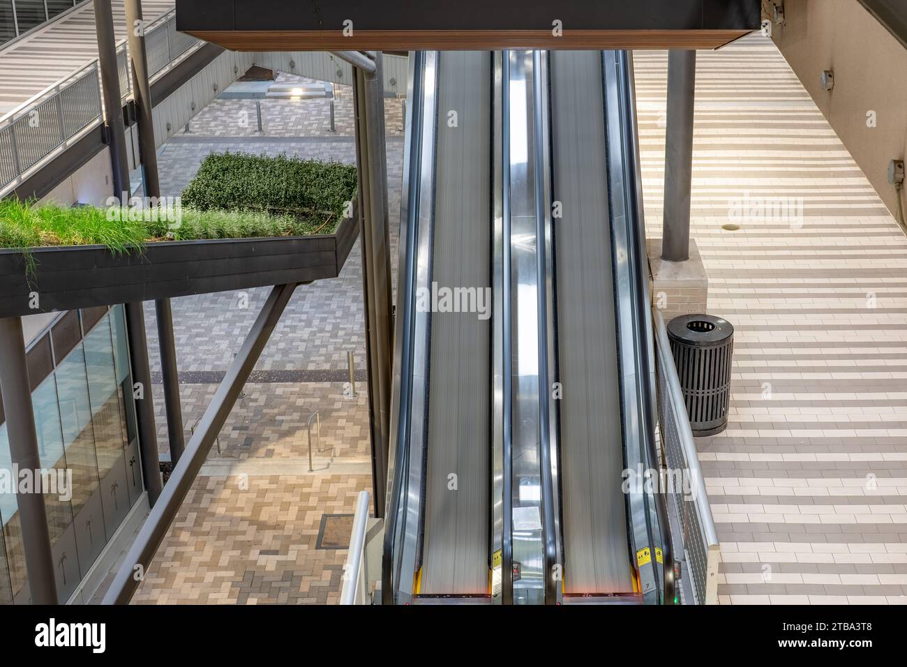 Staircase shopping retail mall hi-res stock photography and images - Alamy