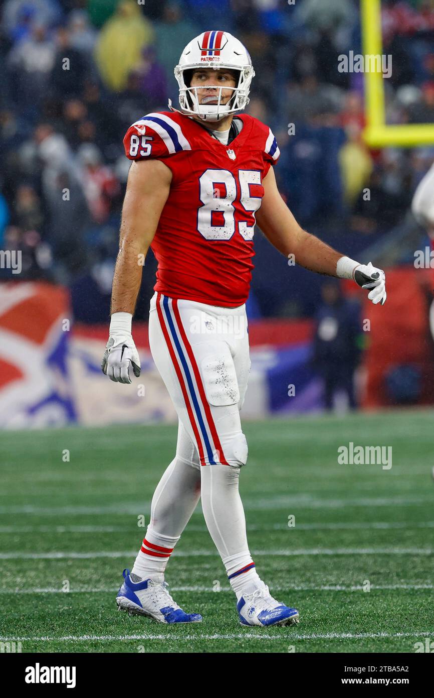 New England Patriots tight end Hunter Henry (85) reacts during the ...