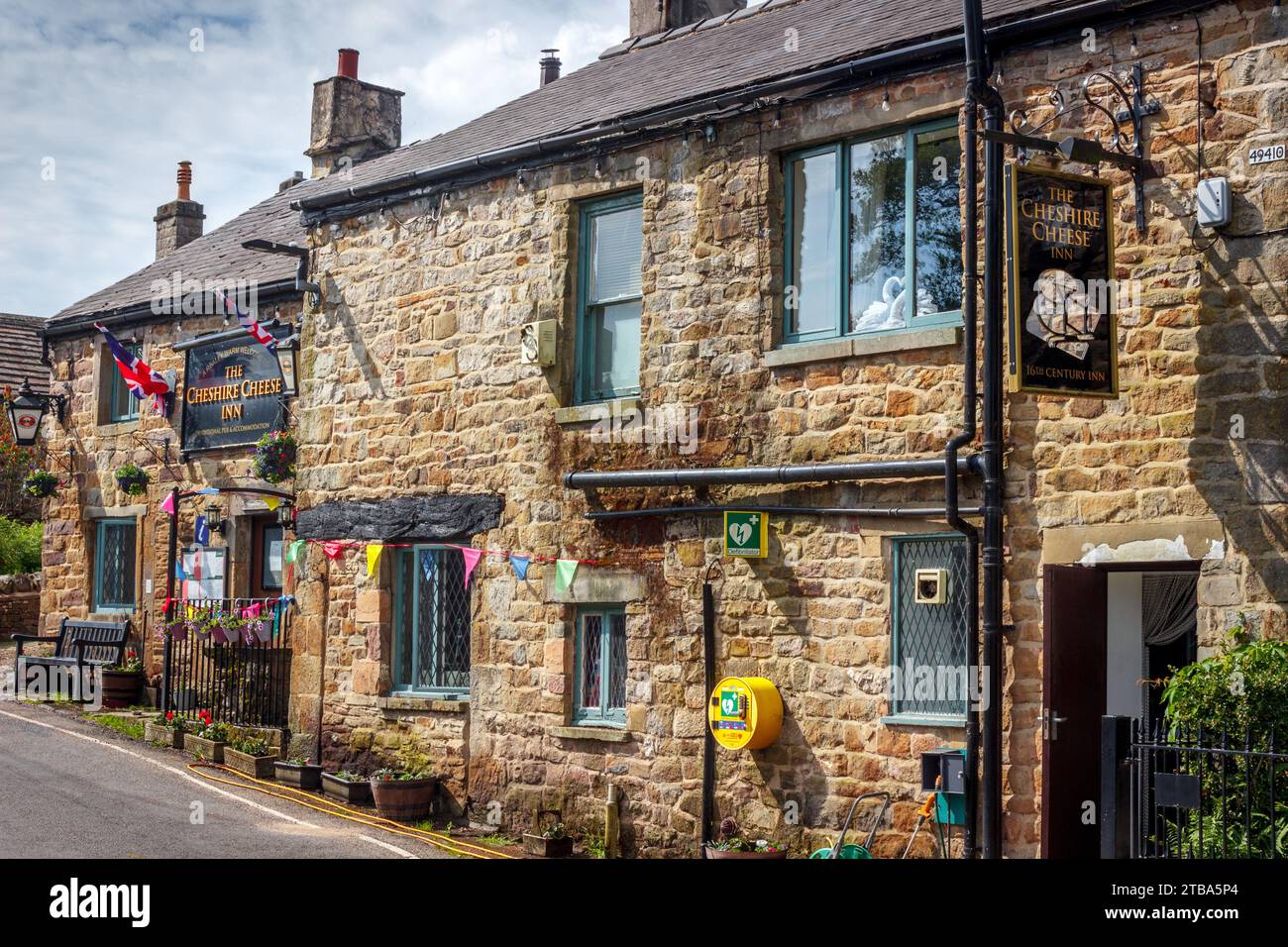 English country pub old stone hi-res stock photography and images - Alamy