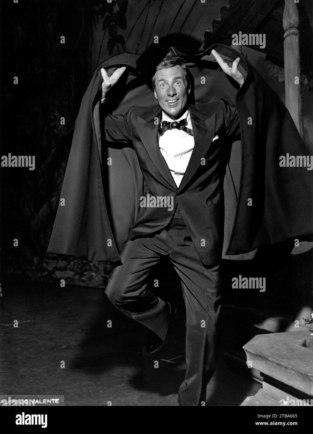 RAY MIDDLETON (replacing Ezio Pinza) in SOUTH PACIFIC 1950 -1951 cast ...