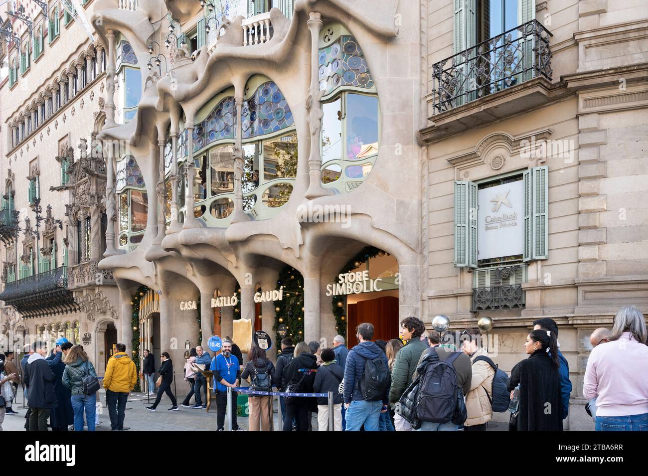 Tourists queue to visit Casa Batllo (Batlló) household building by ...