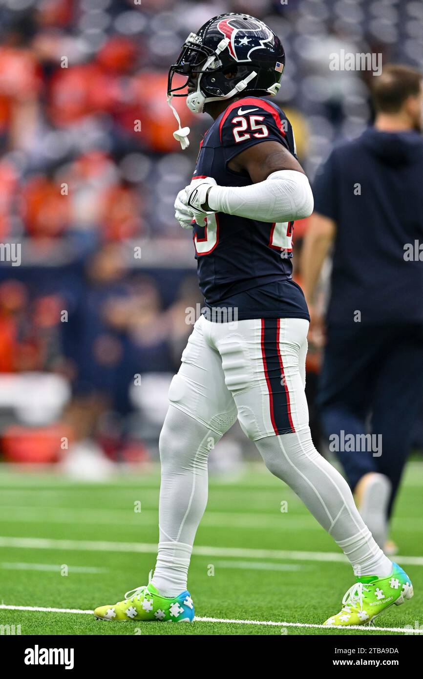 Houston Texans cornerback Desmond King II warms up prior to an NFL"My ...