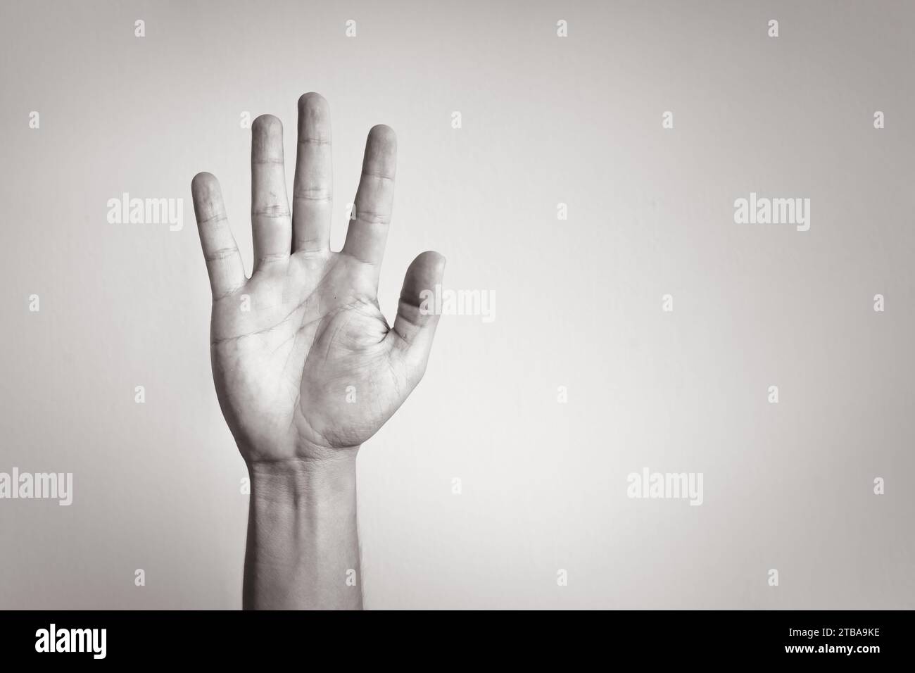 Hand showing five 5 fingers, 5th, fifth place Stock Photo - Alamy