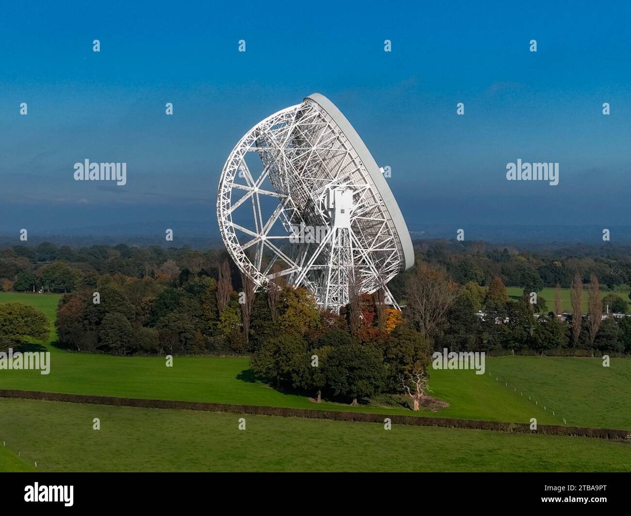 Space research radio telescope aerial hi-res stock photography and ...