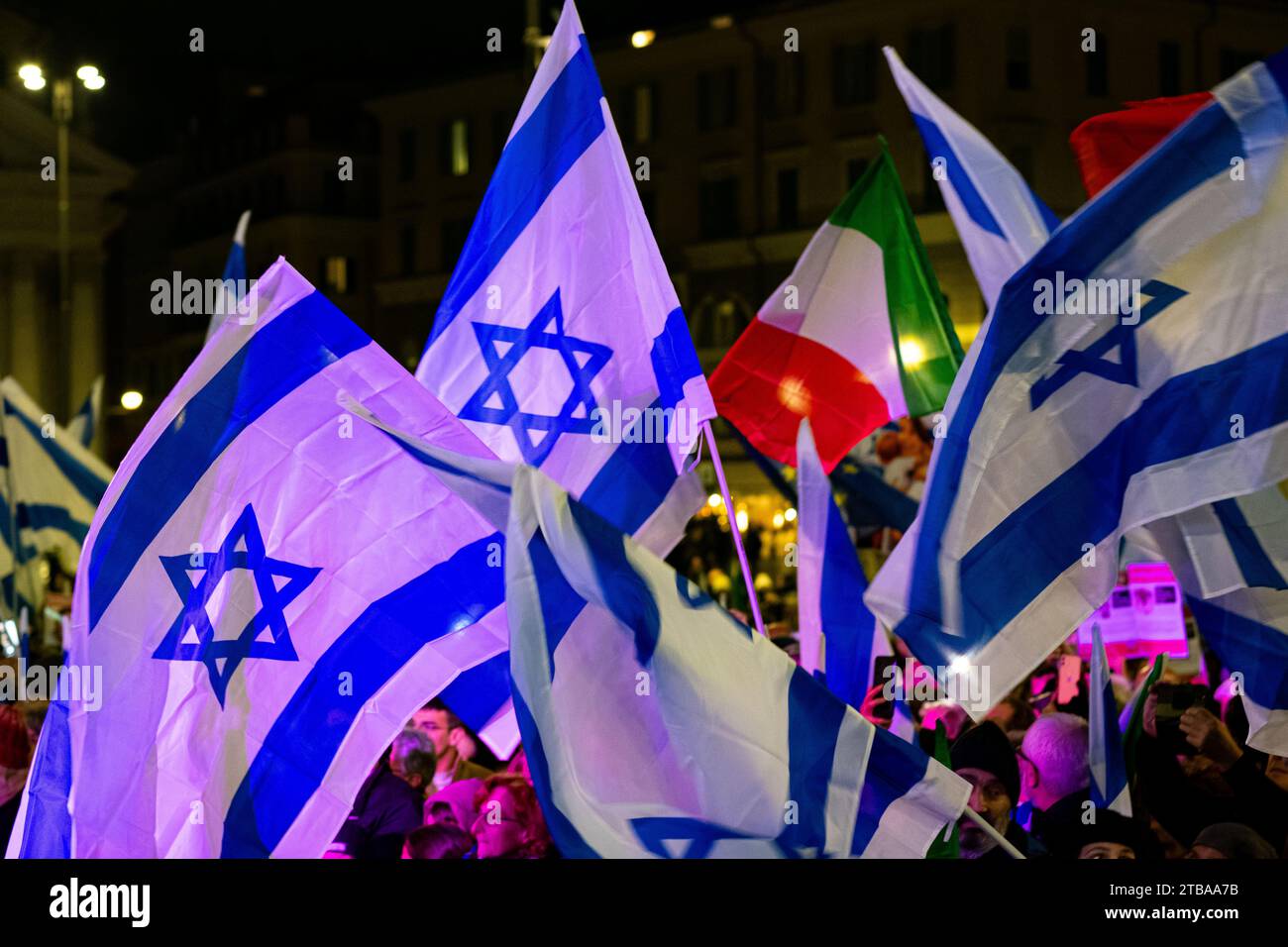 Rome, Rome, Italy. 5th Dec, 2023. 3000 people showed up with Israeli ...