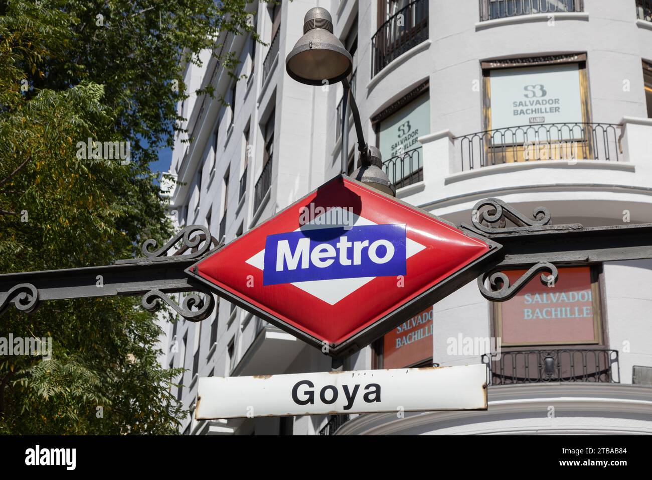 Metro sign for the Goya Subway Station, Madrid, Spain Stock Photo - Alamy