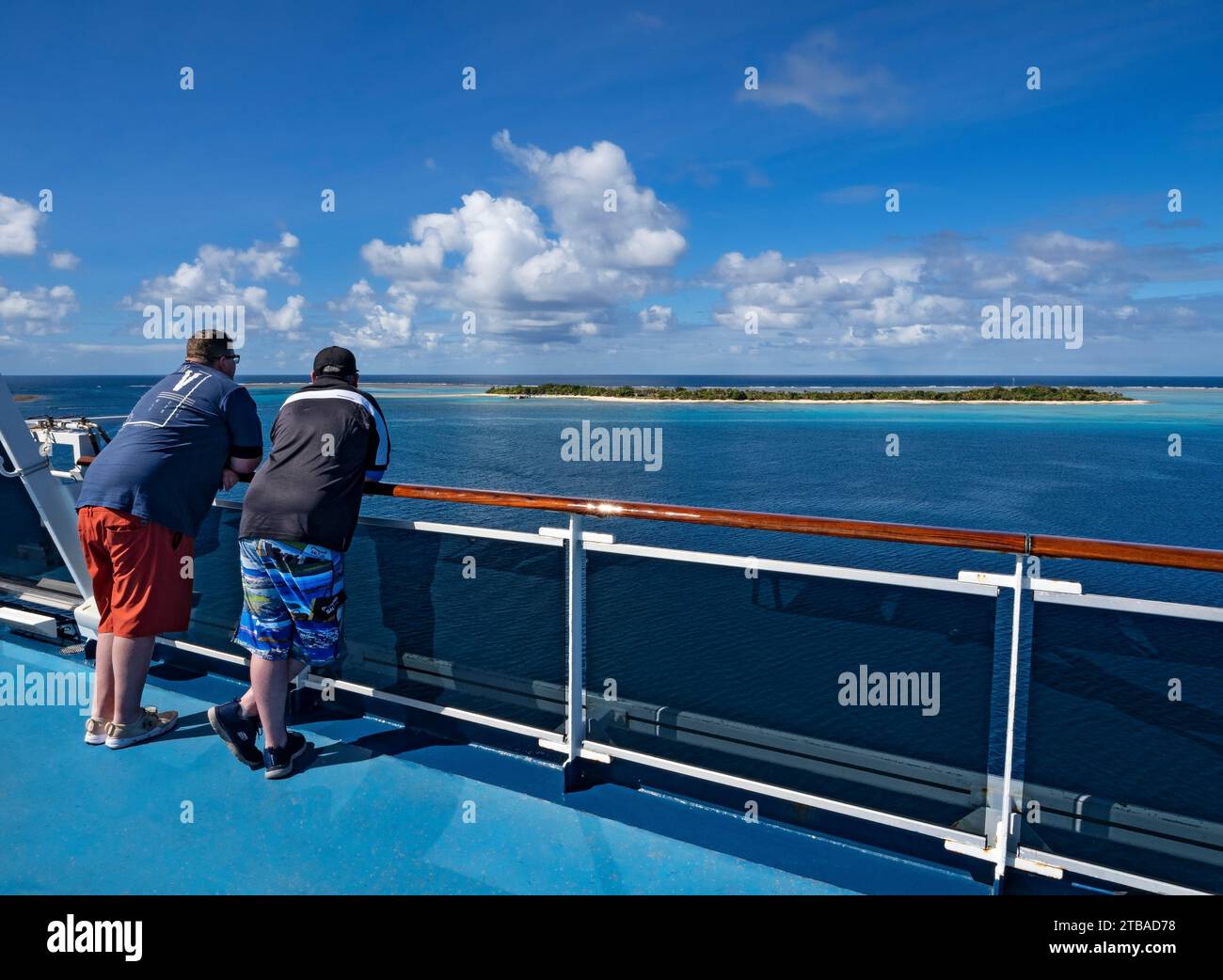 South Pacific Cruise / Cruise ship passengers viewing Mystery Island ...