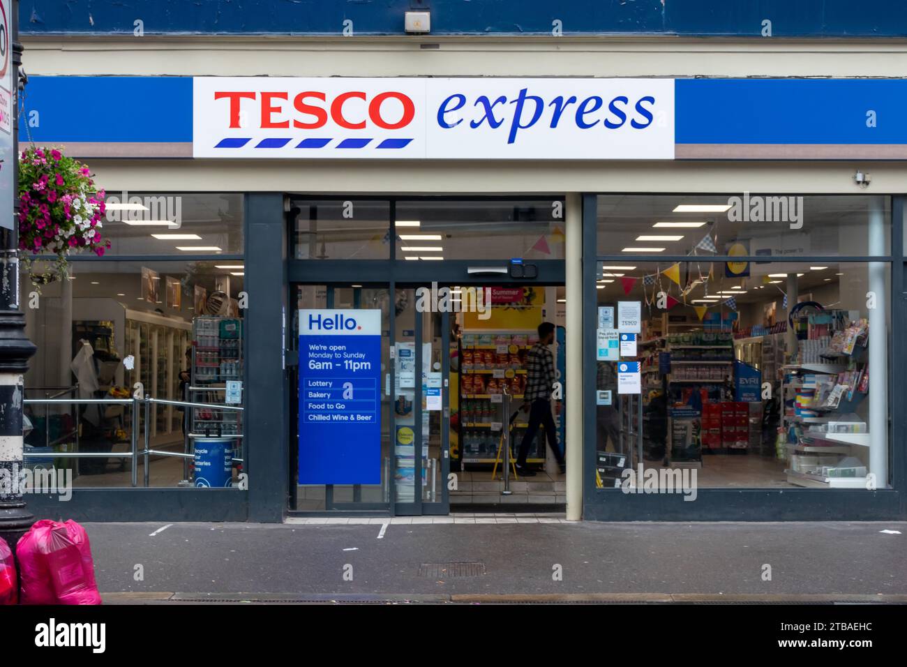 Tesco Express store, Reading, Berkshire, England, UK Stock Photo - Alamy