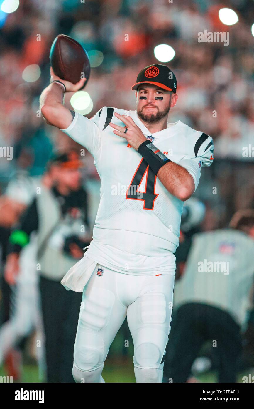 Cincinnati Bengals quarterback AJ McCarron (4) warms up on the sideline ...