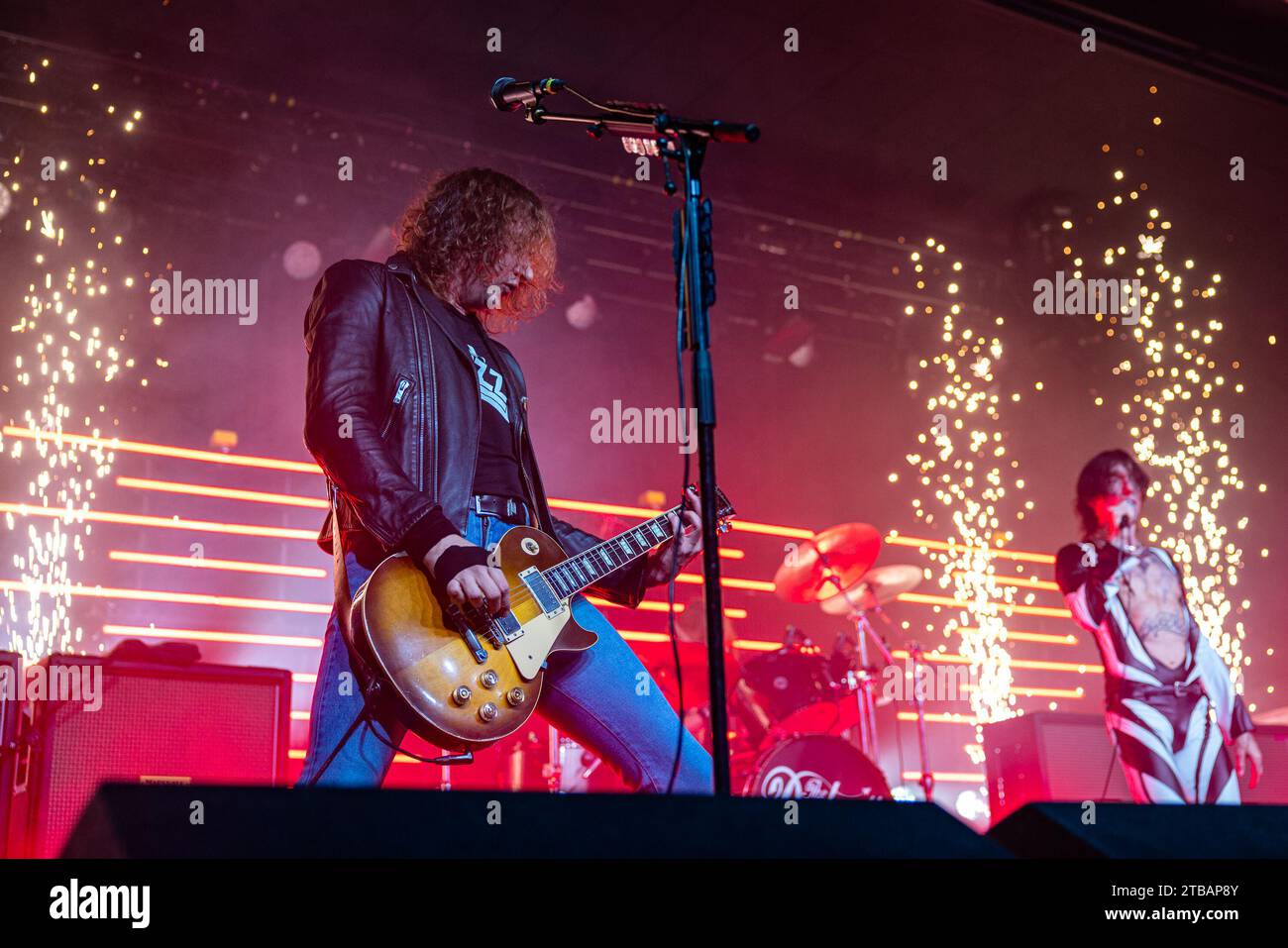 Edinburgh, Scotland. 05 December 2023. Dan (L) and Justin Hawkins (R ...