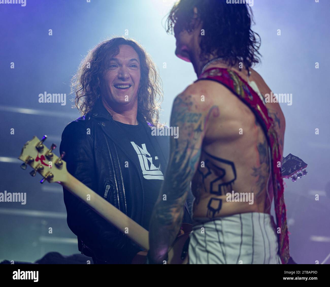 Edinburgh, Scotland. 05 December 2023. Dan (L) and Justin Hawkins (R ...