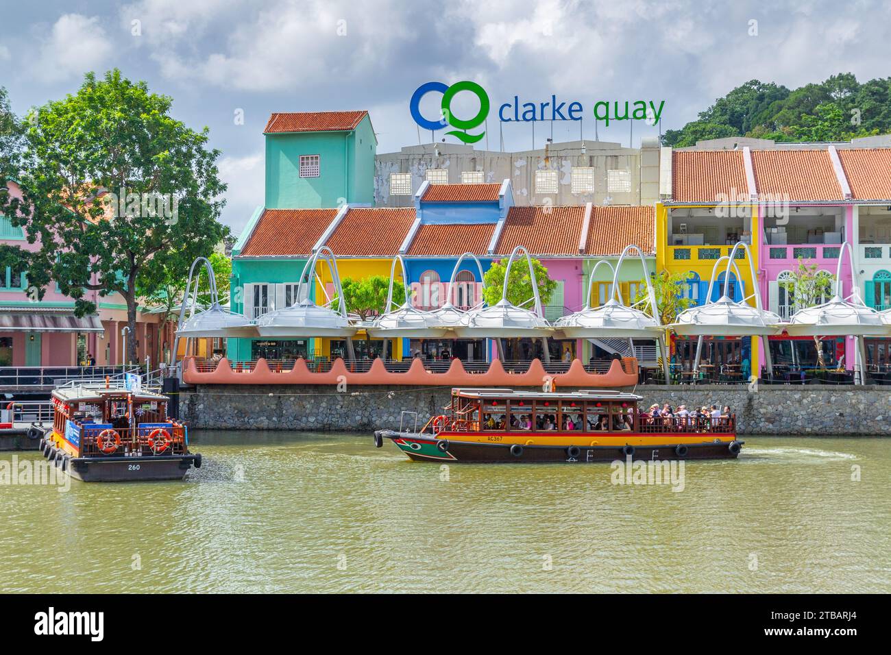 A water view of Clarke Quay on the Singapore River in Singapore Stock ...