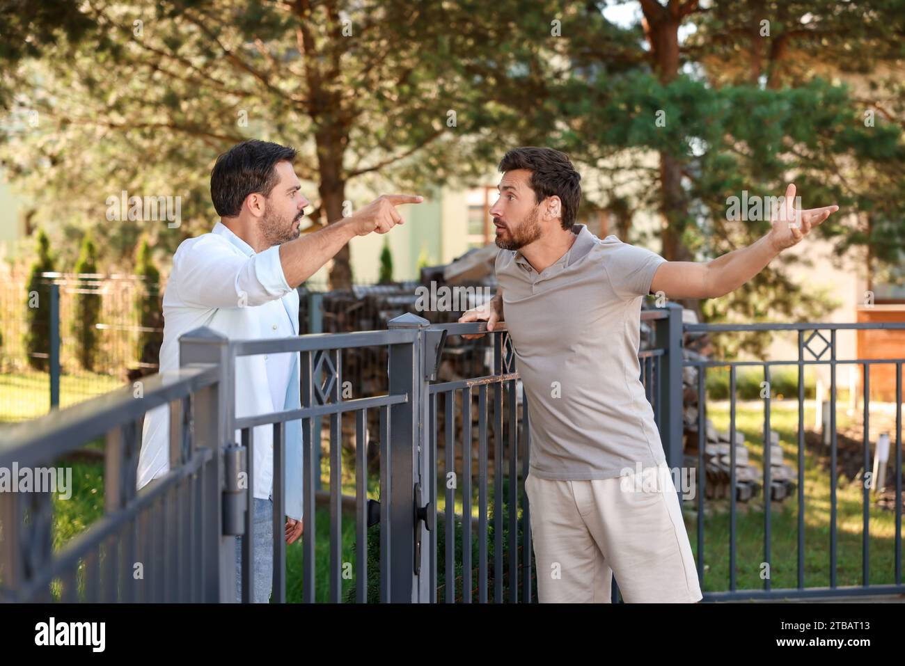Argument neighbours hi-res stock photography and images - Alamy